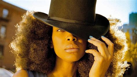 1971 Erykah Badu — Rádio Marginal