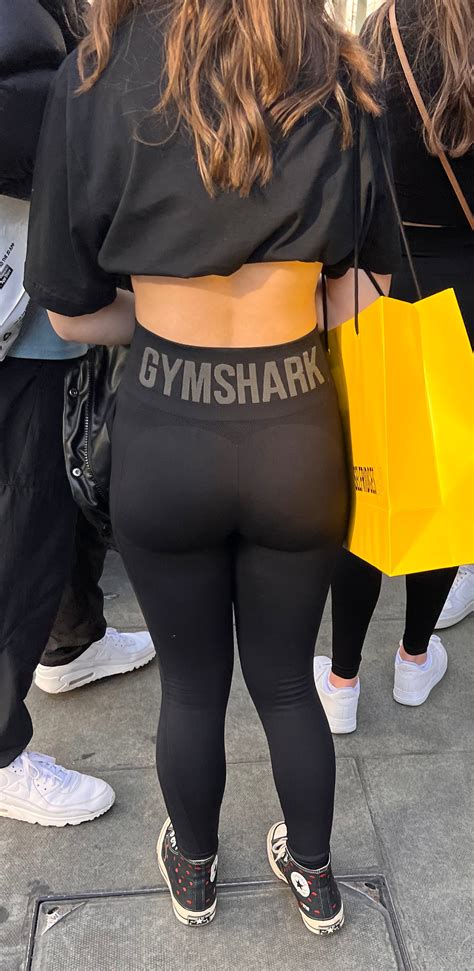 Tight Booty In Black Gymshark Leggings And Croptop Spandex Leggings