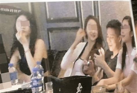 小s晒全家暑假出游照 未受许雅钧夜店搂妹风波影响 搜狐大视野 搜狐新闻