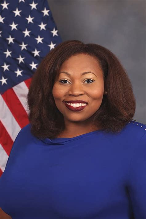 Shonda Lees Instagram Twitter And Facebook On Idcrawl