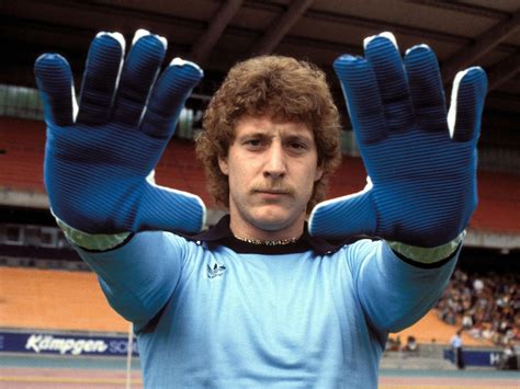 1 Fc Köln Emotionaler Abschied Von Heinz Simmet Schal Am Sarg Express