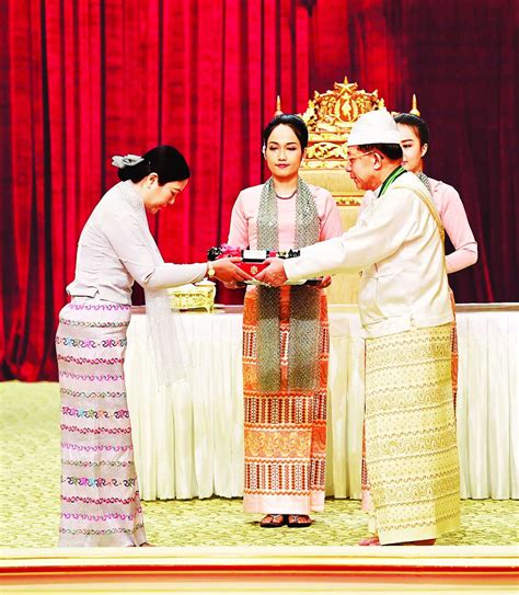 နိုင်ငံတော်စီမံအုပ်ချုပ်ရေးကောင်စီဥက္ကဋ္ဌ နိုင်ငံတော်ဝန်ကြီးချုပ် ဗိုလ