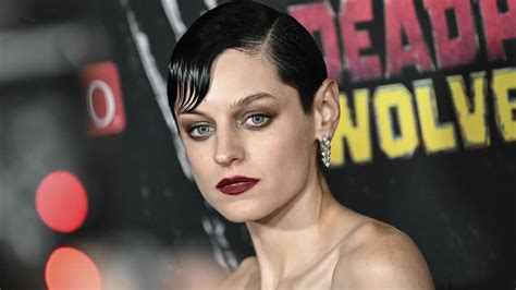 Totalna Transformacija Zvezde Novog Dedpula Ema Korin Neprepoznatljiva