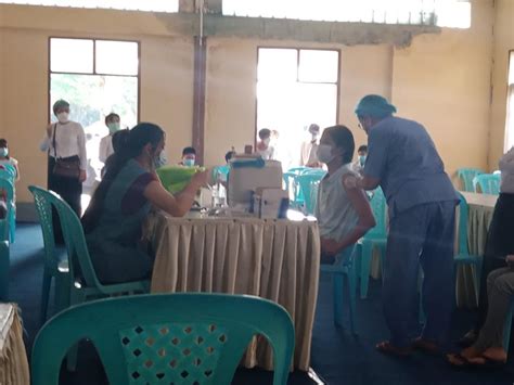 အလုံမြို့နယ်အတွင်းရှိ အသက် ၁၂ နှစ်အထက် ကျောင်းသား၊ ကျောင်းသူများအား ကိုဗစ် ၁၉ ရောဂါ ကာကွယ်ဆေး ဆက