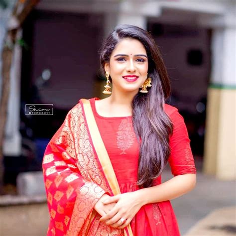 Supreeta కొత్తతరం నటి ప్రత్యేక పాత్రలతో అలరిస్తున్న సుప్రీత Praja Deveena