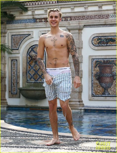 Justin Bieber Cools Off With A Shirtless Swim Photo 904747 Photo