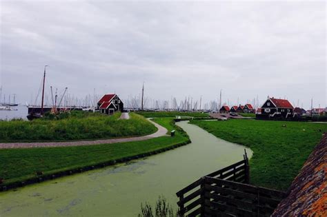 Premium Photo A Green Patch Of Water Is On The Left Of The Picture