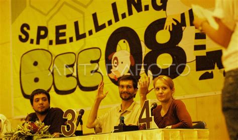 Mengeja Bahasa Antara Foto