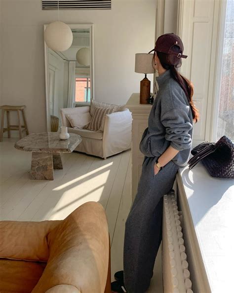 트렌디어패럴 지금부터 봄까지 쭉 즐기기 좋은 메이드 스트라이프 핀턱 슬랙스입니다 🩶🤍 스트라이프 패턴과 핀턱 디테일로 시크한