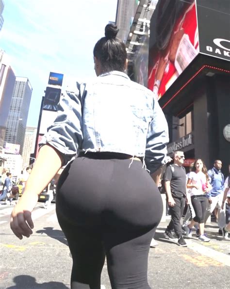 Incredible Sway Booty Latina In Gray Leggings Phatassvision