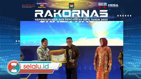 Surabaya Raih Penghargaan Dukcapil Prima Award 2023