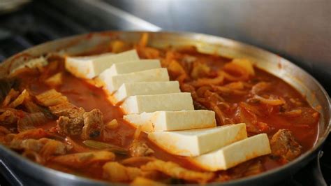 Kimchi Stew Kimchi Jjigae Recipe Maangchi Recipes Recipes Kimchi Jigae Recipe