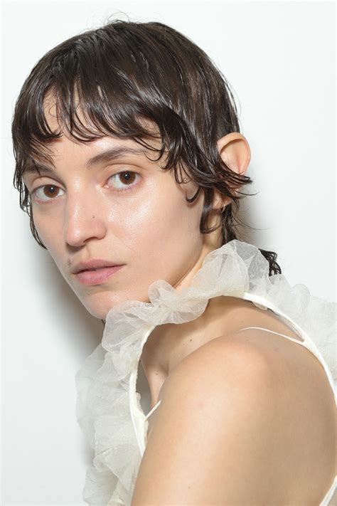 The ‘90s Bixie A Hybrid Of A Bob And Pixie Is The Short Hairstyle Of Summer 2024 Glamour Uk