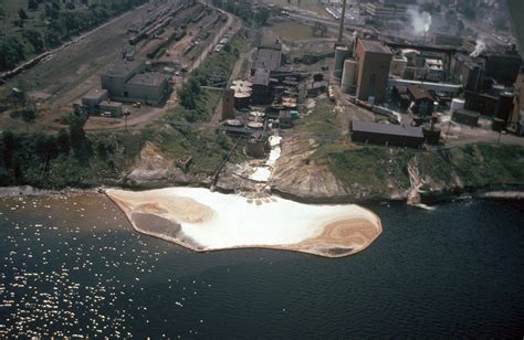 Earth Day 2017 Jarring Photos Of Polluted Great Lakes