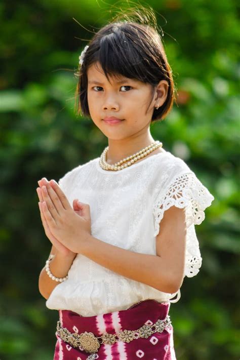 Thai Young Girl Pose Welcome Sawasdee Waithai Young Girl Wearing