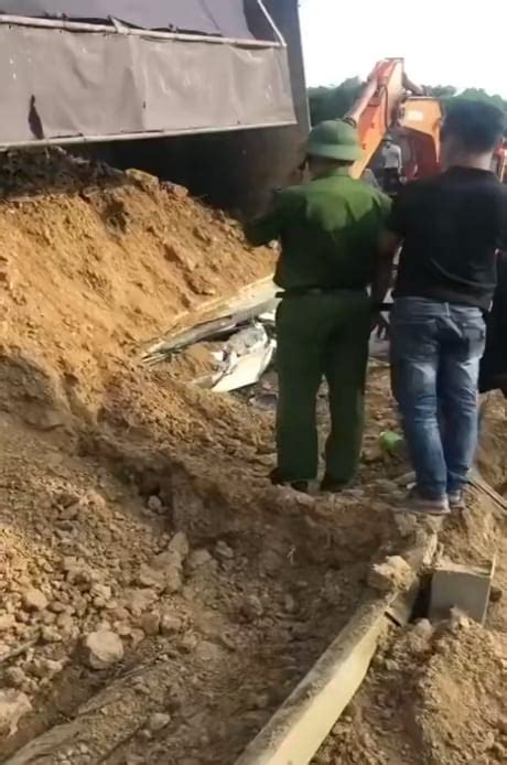 Man Survived Being Crushed In A Car Accident By Ducking Down R