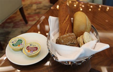 Dining In Emirates Dubai First Class Lounges Executive Traveller