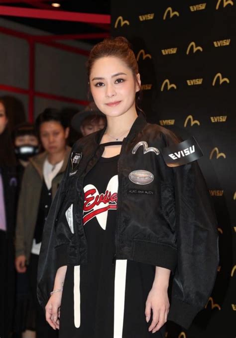 鍾欣潼胖了多少？臉圓潤不少身子也橫向發展，現身全靠裝扮硬撐 壹讀