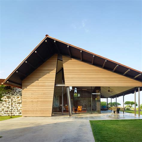Hale Mauu By Walker Warner Architects Sits Low In The Hawaiian Landscape
