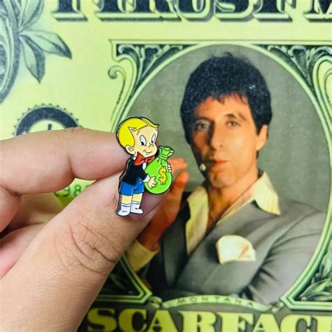 Pin Metálico Ricky Ricón