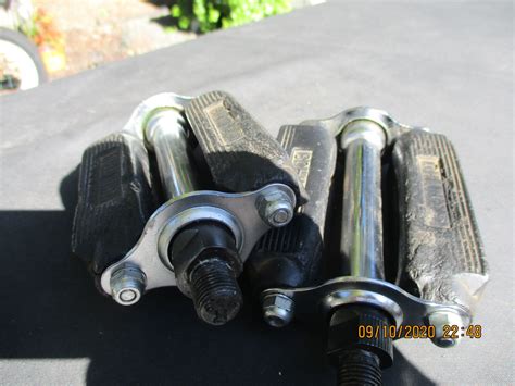 Sold Schwinn Reproduction Mens Bicycle Pedals With Original Pedal