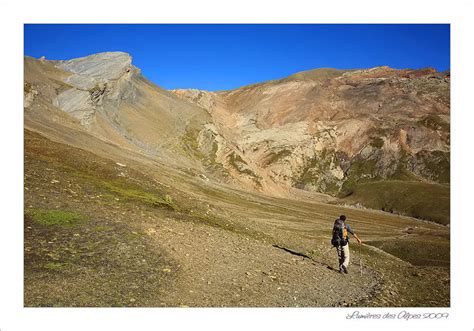 Lumières Des Alpes Randonneur Au Col De La Croix Du Bonhomme