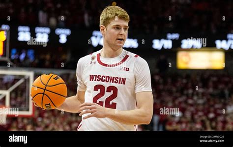 Wisconsins Steven Crowl 22 Against Illinois During The Second Half Of An Ncaa College