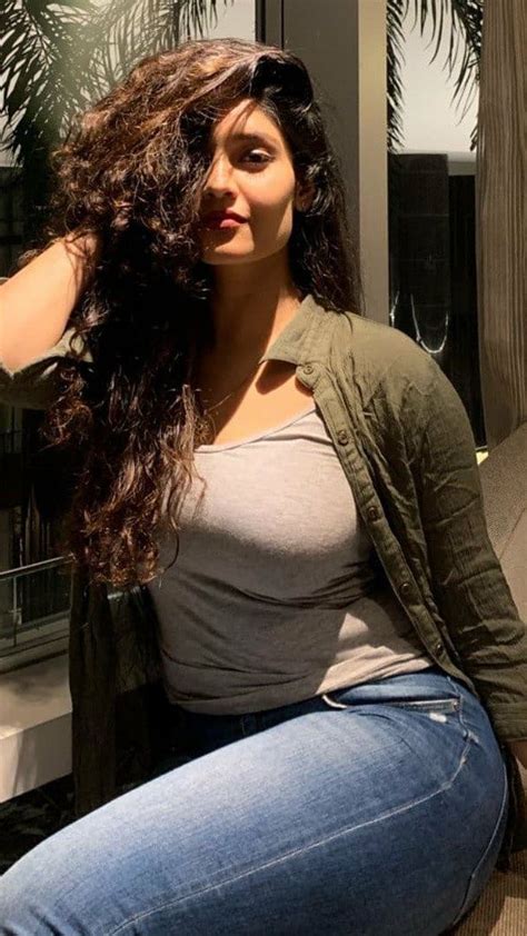 Ritika Singh 😍🔥hotness