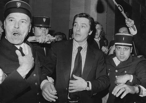 ماجرای اتهام قتل آلن دلون جوان و جسد محافظ او که در یک زباله‌دان پیدا شد پرونده‌ای که مختومه