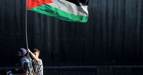 Miles De Personas Protestan En Líbano Egipto Y Jordania Por El Ataque Contra El Hospital De