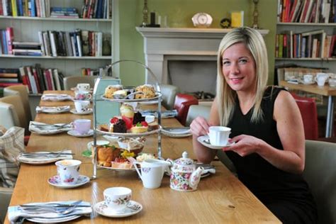 Chefs Wife Adele Keeps Business Running After Illness