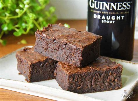 Guinness Brownies Met Whiskey Karamel Spatelgek