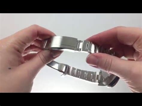 How To Use The Rolex Glidelock Clasp Fine Adjustment Submariner