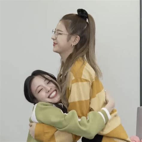 Itzy Yuna Lia Itzy Lia Itzy Hugging