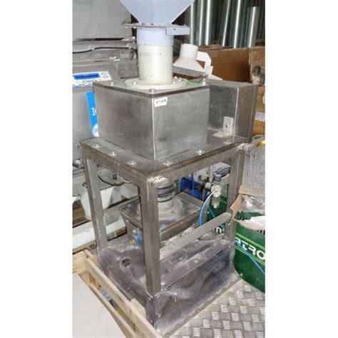 Loma Vertical Fall In Line Metal Detector