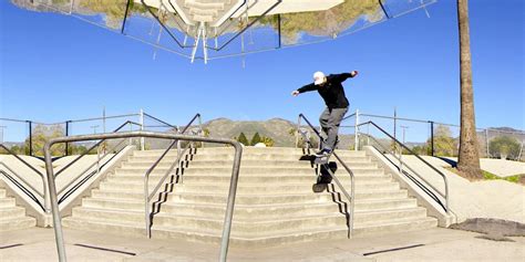 Alter Jamie Foy Patina En Su Barandilla Preferida