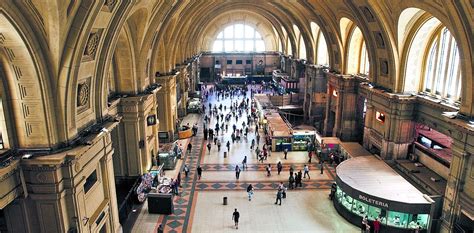Caras De La Estación Constitución