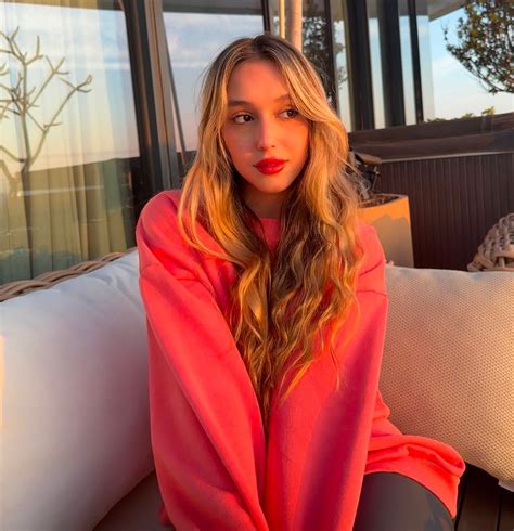 ‎ליאל מסיקה יוצרת תוכן Ugc מודליסטית‎ Golden Hour Instagram