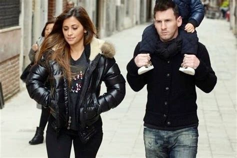 تیپ جالب لیونل مس و خانواده اش در جشن عروسی شغل زن لیونل مسی چیست