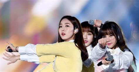 사진 여자친구 신비모두 나를 따라해