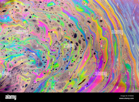 Polarization And Diffraction In A Puddle Of Oily Water Broken Light And