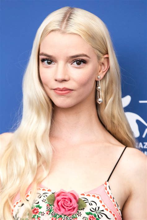 A Celebration Of Anya Taylor Joys Boldest Beauty Looks Anya Taylor