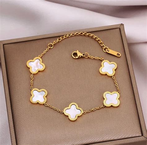 Elegant 18k Gold Four Leaf Clover Bracelet Beautifully Gold Etsy