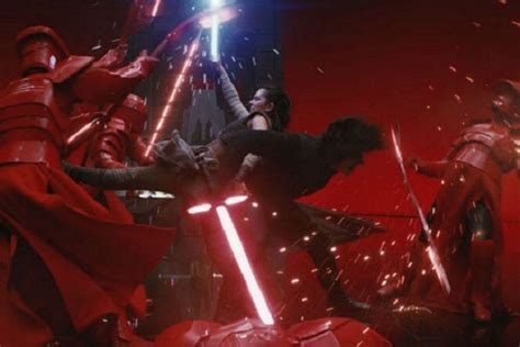 Star Wars The Last Jedi Watch Rey And Kylo Rens Throne Room Fight
