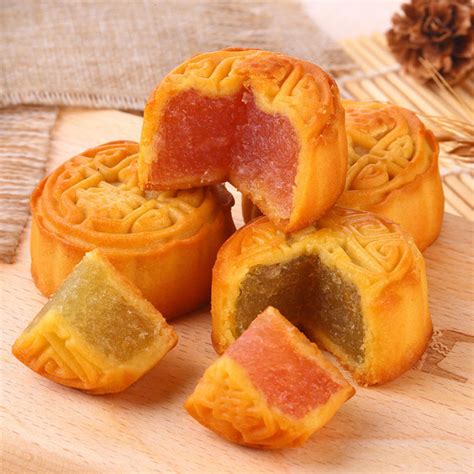 Cantonese Mini Mooncakes With Five Nuts Fruit Bean Paste And Egg Yolk Mid Autumn Mooncakes 20