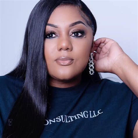 Nell Wade Nelllong • Threads Say More