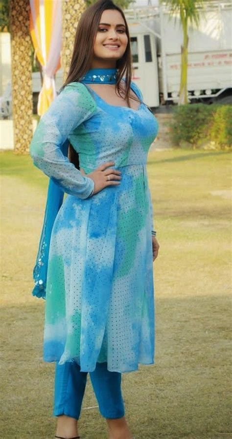 Beautiful Dresses For Women Beautiful Women Pictures Beautiful Indian