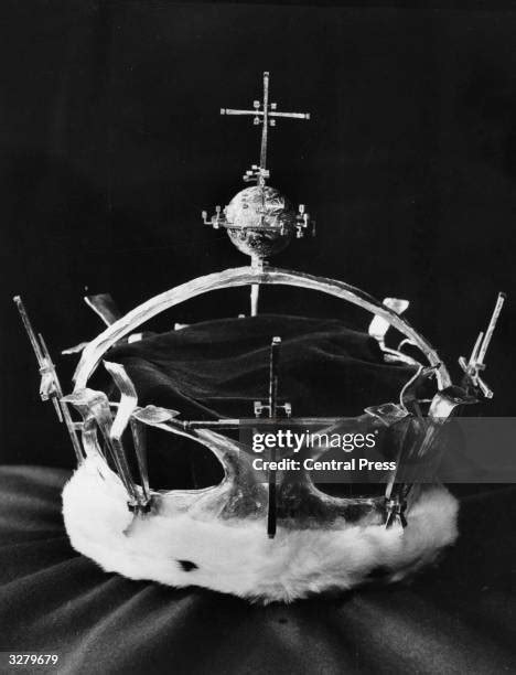 Prince Of Wales Crown Photos And Premium High Res Pictures Getty Images