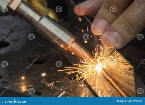Welding Process Of Polyethylene Pipes The Butt Welding Machines Used To Weld Pe Pipes Have