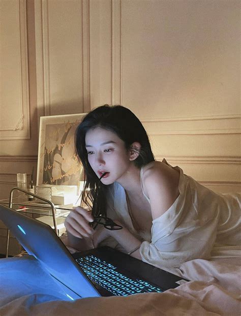 湾湾疑曝光有17位男星和李易峰一样嫖娼，林俊杰黄景瑜陈伟霆躺枪演员李易峰多次嫖娼被行拘网友王嘉尔